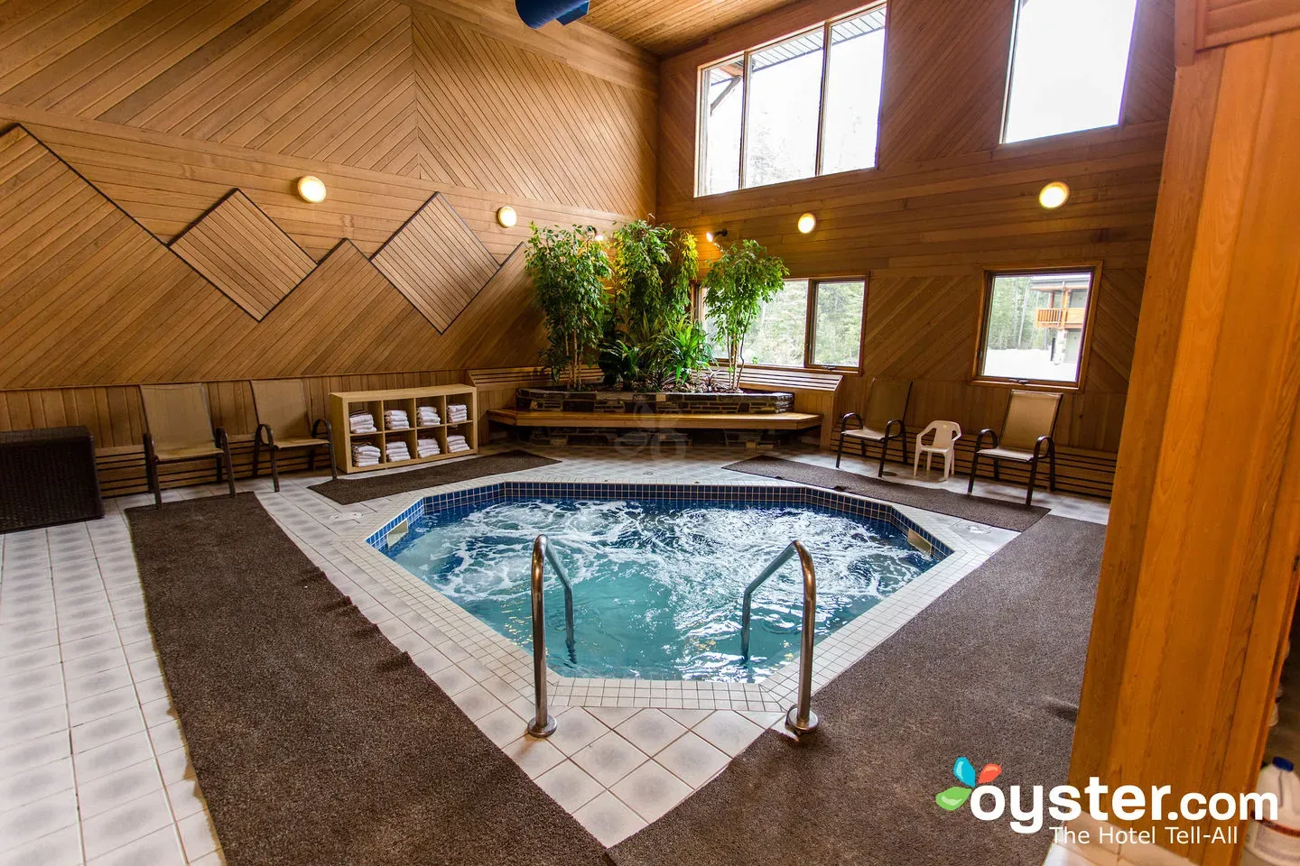 Mountaineer Lodge Review: What To REALLY Expect If You Stay | Oyster.com